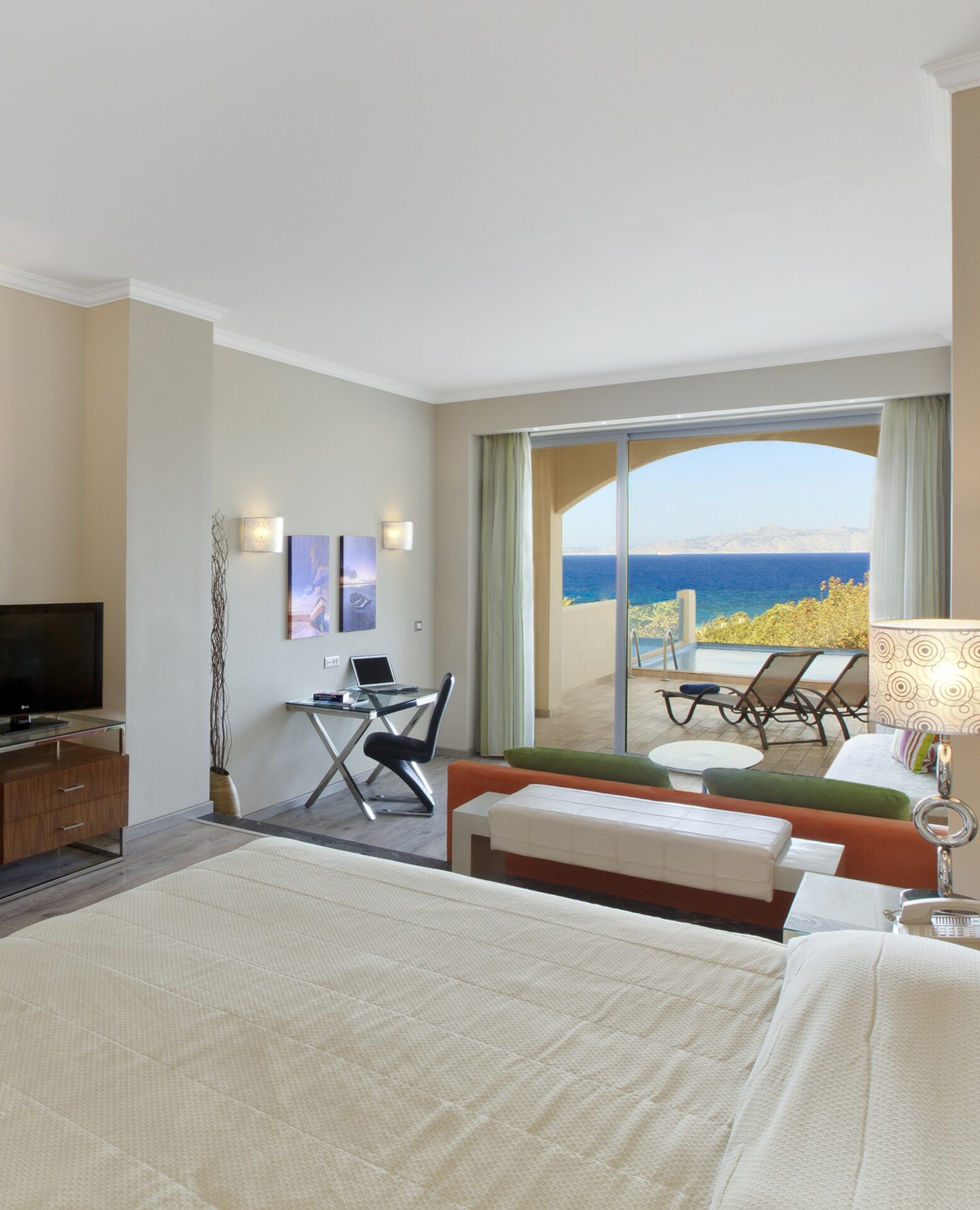 Deluxe Junior Suite Side Sea View with Personal Pool - Atrium Platinum