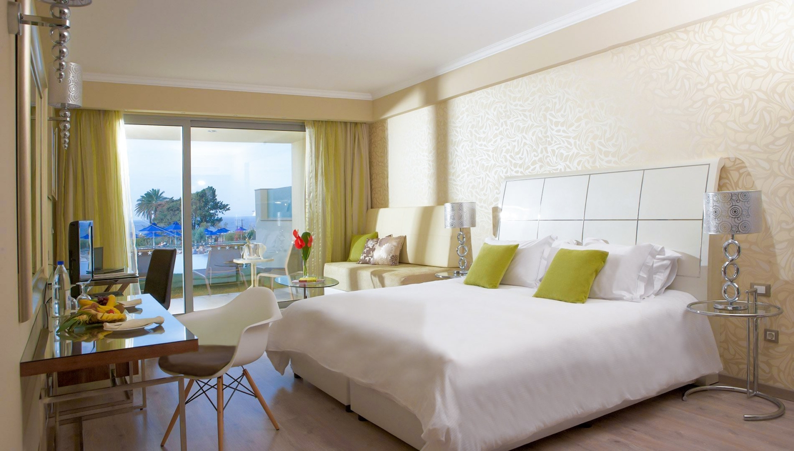 Deluxe Room Sea View with Shared Pool - Atrium Platinum