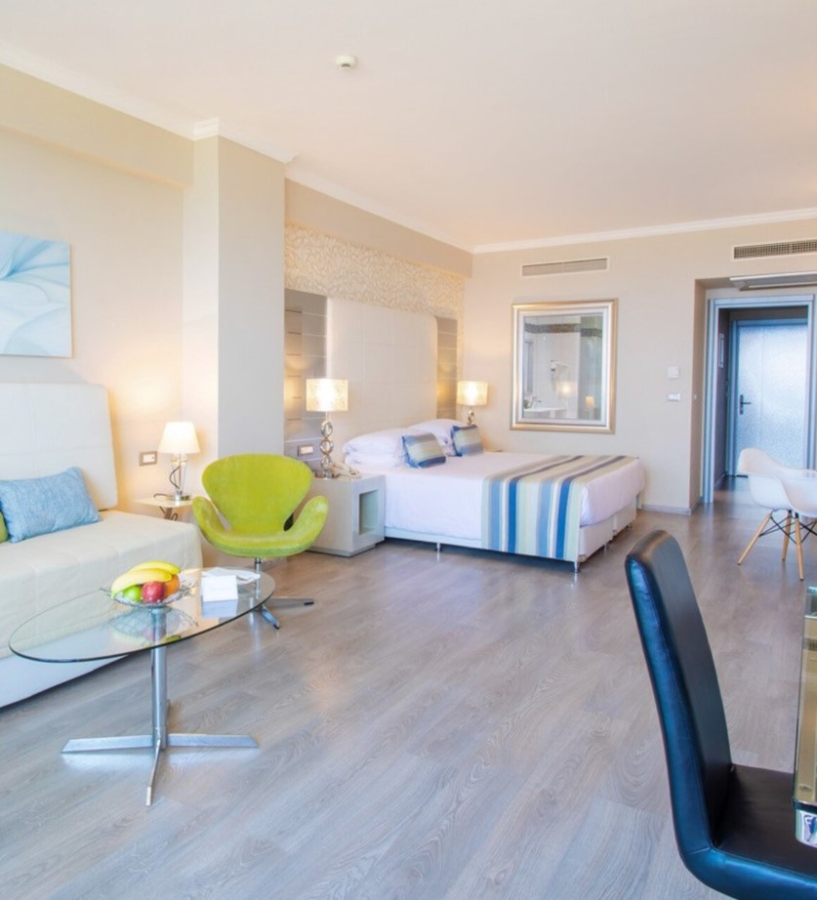 Deluxe Room Sea View with Shared Pool - Atrium Platinum