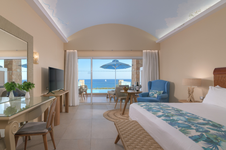 Deluxe Sea View Room with Personal Pool - Atrium Prestige