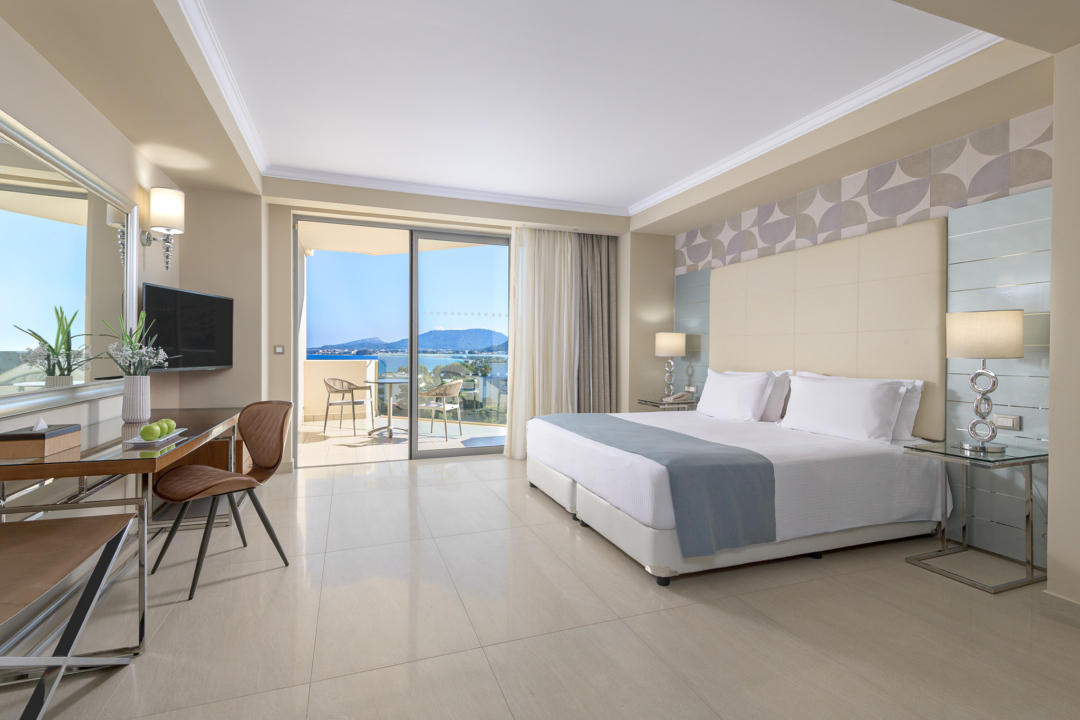 Deluxe Room Side Sea View - Atrium Platinum