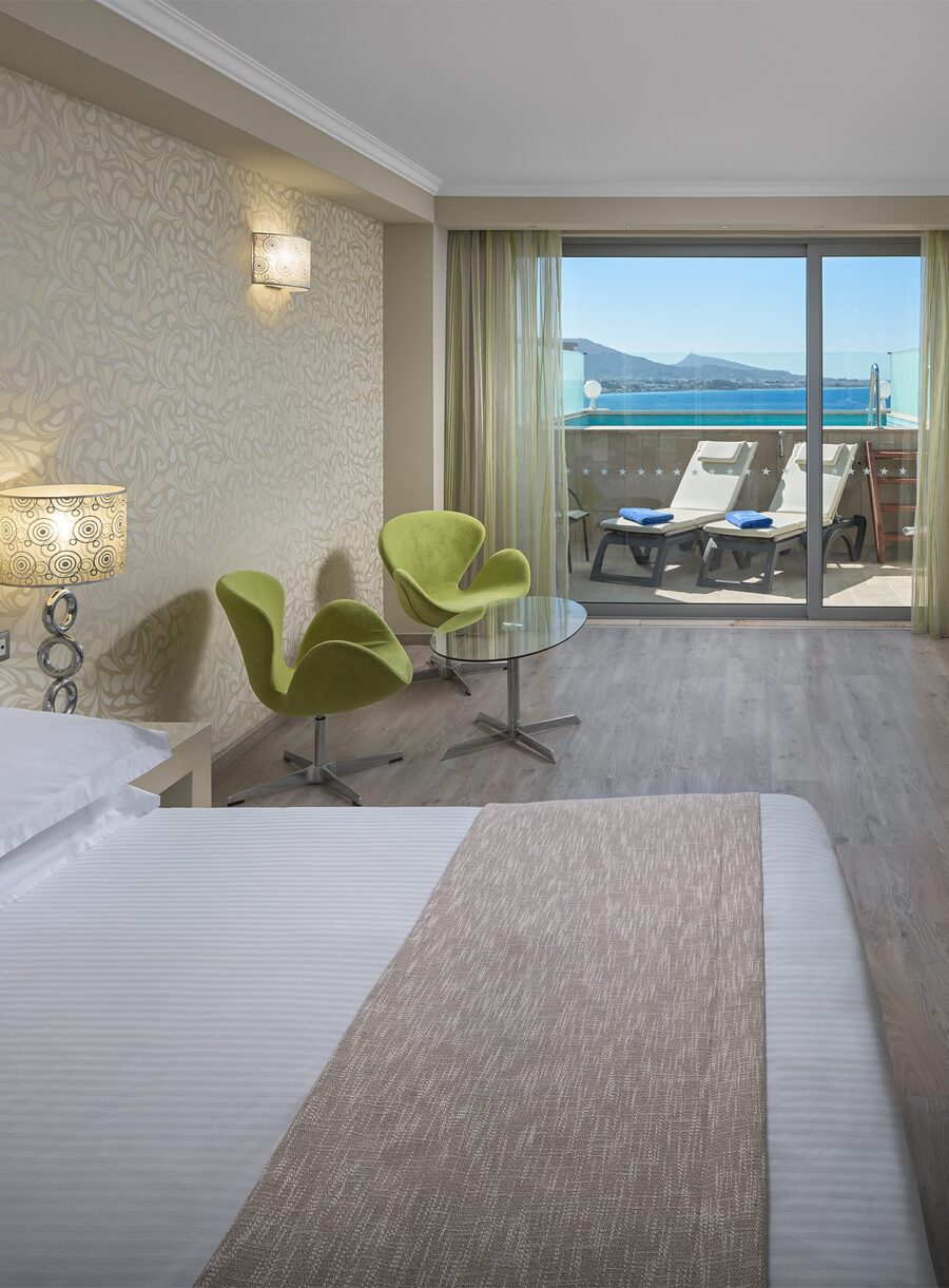 Executive Family Suite Sea View with Personal Pool - Atrium Platinum
