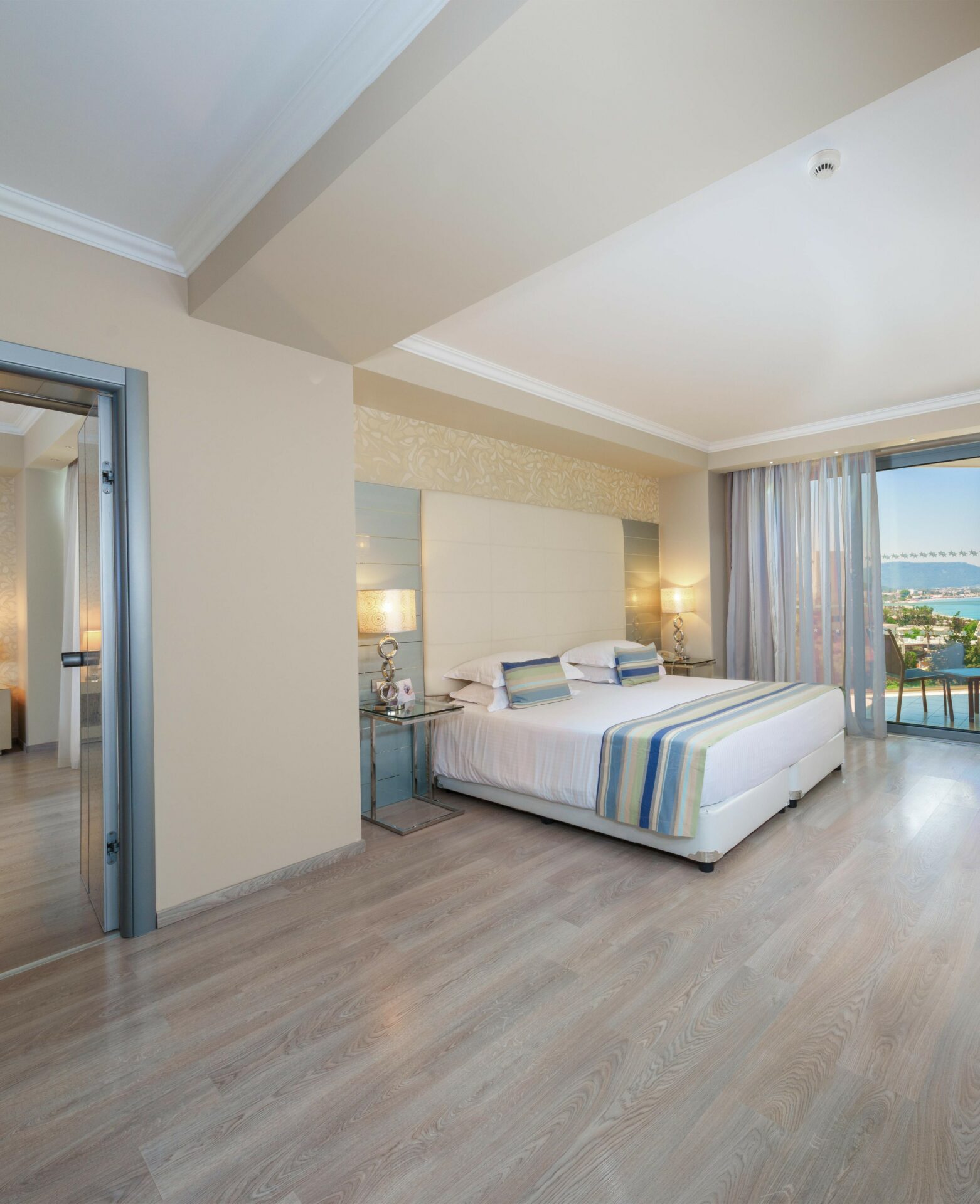 Superior Suite Side Sea View - Atrium Platinum